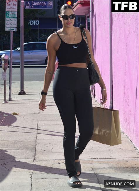 Liz Cambage Sexy Seen Flaunting Her Hot Figure At Trashy Lingerie In