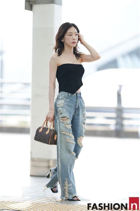 패션엔 [패션엔 포토] 소녀시대 태연 시선올킬 찢청에 튜브톱 걸크러시 홍콩 출국길