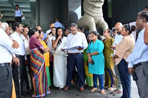 Lankaenews බටලන්ද වධකාගාරයේ හිටපු මෙහෙයුම් අධ්‍යක්ෂකගේ පුනරුත්ථාපන කඳවුරු පනතට අභියෝගයක්