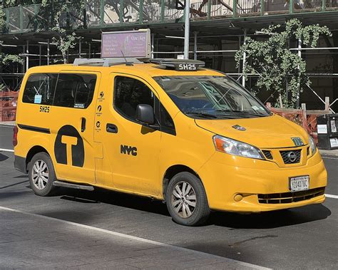 Fileusa New York Nyc Medallion Cab Nissan Nv200 Ny Taxi Y204070c