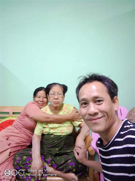 တစ်ယောက်တည်းသာကျန်တော့တဲ့ အသက်၇၅နှစ်အရွယ်မိခင်ကြီးကို ပြုစုစောင့်ရှောက်ပြီး ယနေ့အချိန်ထိချစ်က