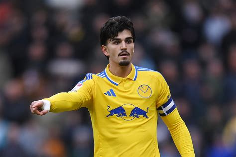 Leeds Want A Huge Profit From The Sale Of Pascal Struijk