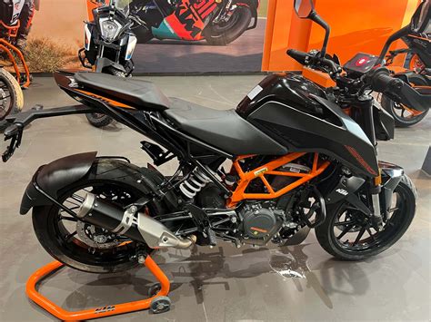 100 Duke 390 Pictures