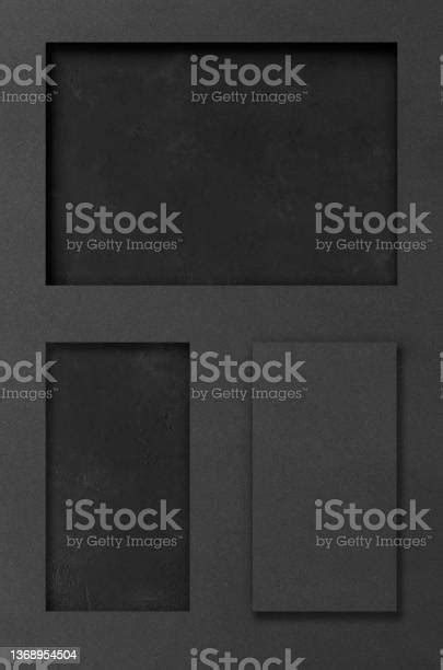 어두운 콘크리트 배경에 검은 직사각형 모형 디자인 요소 또는 포트폴리오 공간을 복사합니다 0명에 대한 스톡 사진 및 기타 이미지 Istock