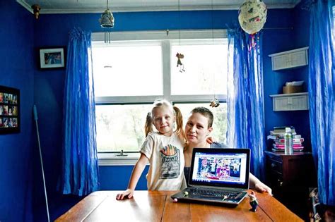 Giúp cha mẹ xử trí khi phát hiện con trẻ xem phim sex