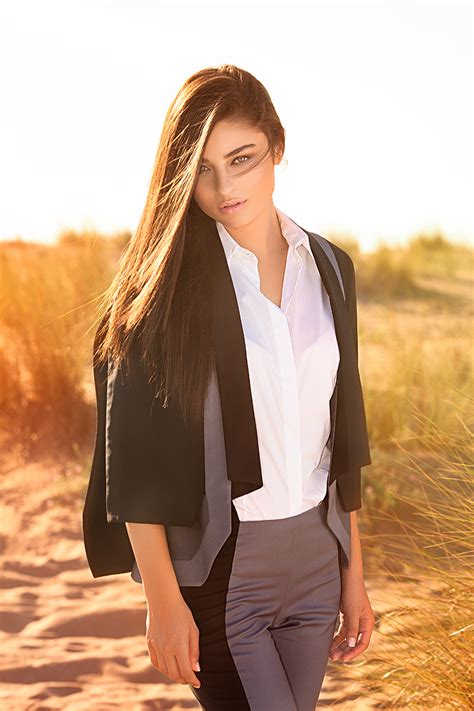 Poze Ayça Aysin Turan Actor Poza 4 Din 12 Cinemagiaro