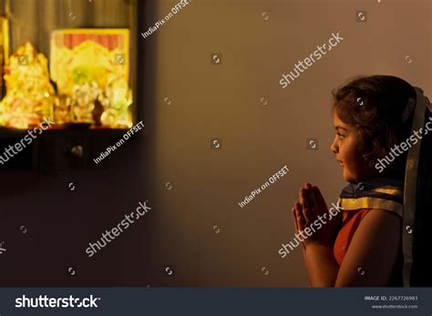 기도하는 소녀 이미지 스톡 사진 및 벡터 Shutterstock