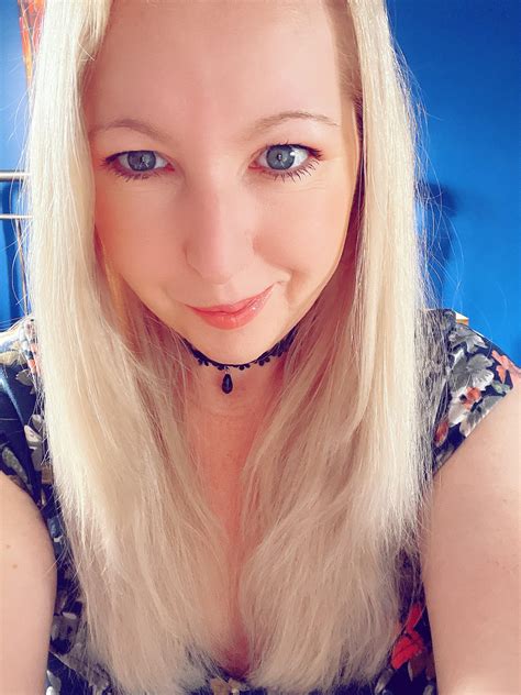 [41] Happy Friday Girlies Get All Dressed Up Set Your Eyes To ‘stun