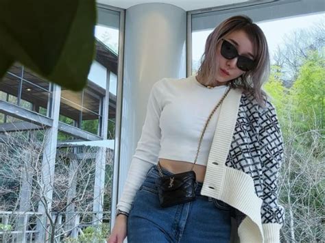「ayuみたい」加護亜依、おなか見せスタイル抜群ショット披露！ 「後ろ姿が綺麗」「最高にすばらしい」 All About ニュース