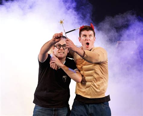 토론토서 해리 포터 패러디한 코미디쇼