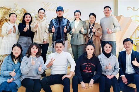 主持人培训：如何克服上台和当众表达的紧张情绪？平台时刻进步