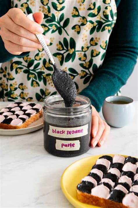 Black Sesame Paste Spreads Easily Not Too Sweet
