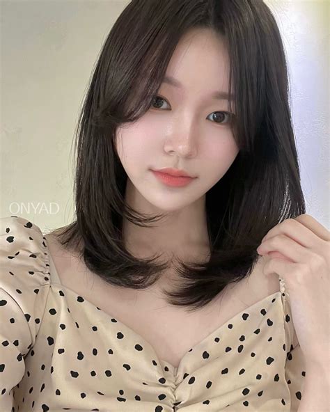 성수동 미용실 온야드 조미혜 중단발 윈드펌 미디움펌 보더펌 Layered Perm 자연스러운 볼륨감이 예쁜 중간머리c컬펌 피부톤이 화사해 보이는 스킨브라운 컬러도