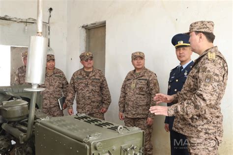 Батлан хамгаалахын сайд тусгай салбаруудад ажиллалаа