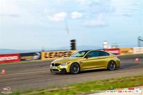 მანქანების გატესტვა დასავლეთი Facebook