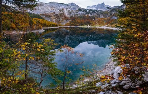 그림 같은 힌터 고사우제 호수 어퍼 오스트리아 맑고 투명한 물과 반사가있는 가을 알프스 산악 호수 다흐슈타인 정상과 빙하 0명에 대한 스톡 사진 및 기타 이미지 Istock