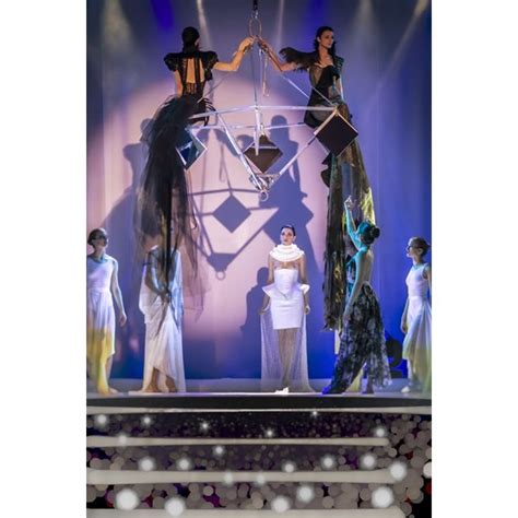 Творения на Иван Донев танцуват във въздуха