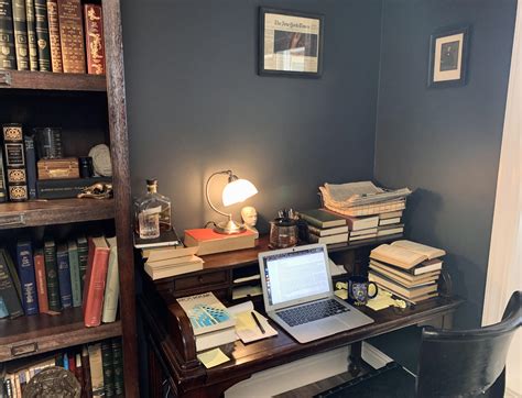 Heres My Desk Scrolller