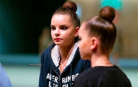 Pin De Luciana Marques Designer De Mo Em Dina And Arina Averina Rhythmic Gymnastics Exemplo