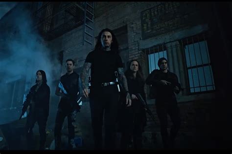 Falling In Reverse Performs The New Single Ronald Live For First Time