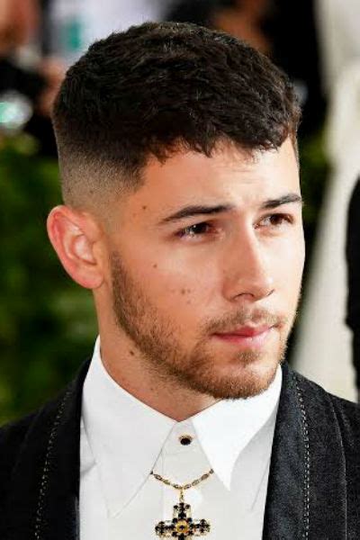 O Corte De Cabelo Masculino Que é A Maior Tendência Caesar Homem No