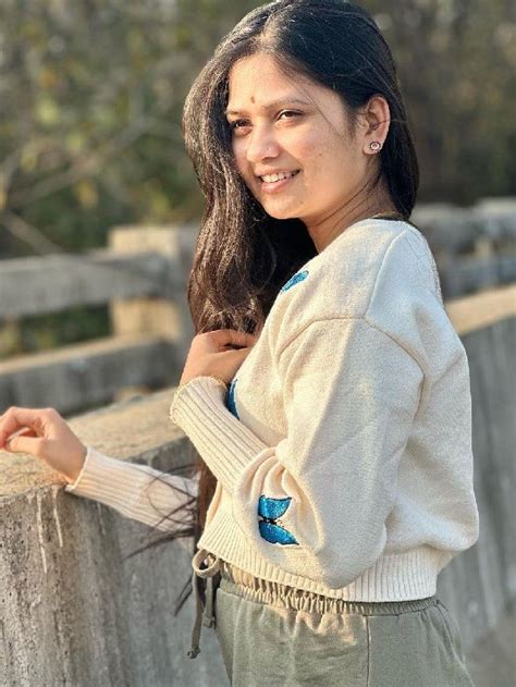 Gautami Patil वेडे होतील बरं का पोरं तुझ्या नादात गौतमीच्या लुकवर