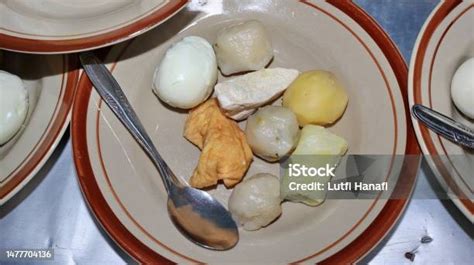 Siomay 인도네시아 전통 음식 땅콩 소스를 곁들인 찐 생선 만두 갈색에 대한 스톡 사진 및 기타 이미지 갈색 감자 요리 감자튀김 Istock