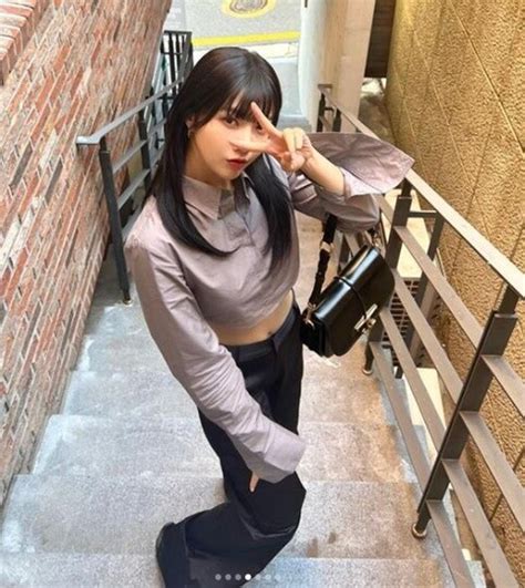 레드벨벳 조이 다른 덴 가려도 허리는 못참지납작배 인증샷 일요신문