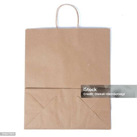 점심 이나 음식 또는 흰색 고립 된 배경에 손잡이와 구매에 대 한 재활용 빈 크래프트 종이 쇼핑 가방의 모형 가방에 대한 스톡