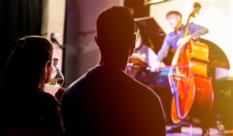 20221117 2200 Három Holló Kávéház