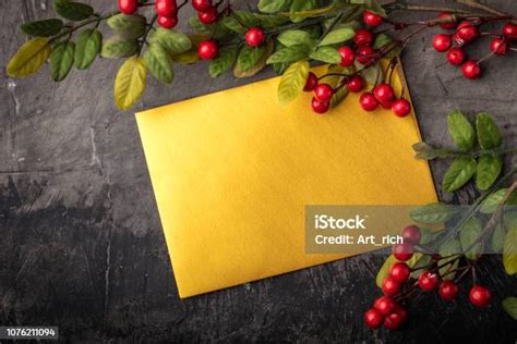 편지 또는 봉투에 어두운 배경 이랑 다른 이벤트에 축 하의 개념입니다 텍스트에 대 한 장소 개념에 대한 스톡 사진 및 기타 이미지 Istock