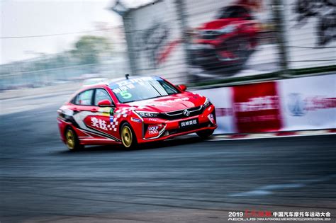 东风“碰撞”铁马 速度“燃烧”激情 企业新闻 东风汽车集团有限公司