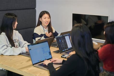 자발적으로 필요성을 느끼고 직접 업무 계획을 세워 주도적으로 작업하는 과정이 Work Happy한 순간인 것 같아요 ··· 올해는 목표를 더 크게 잡고 있는데 얼마나