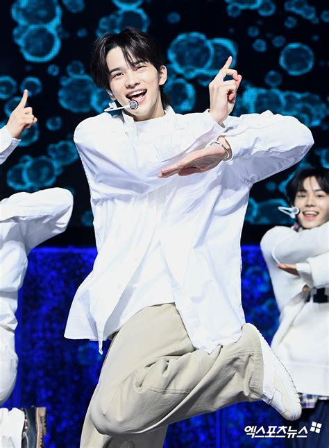 투어스 신유 맏형의 청순 미소[엑s Hd포토] 나무뉴스