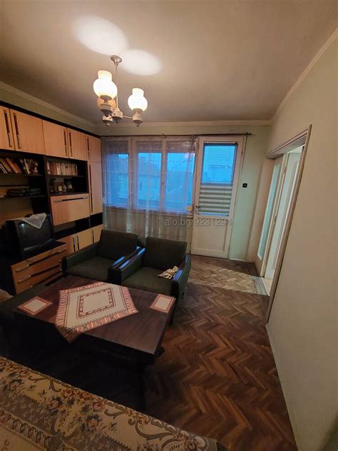 Ямбол Тристаен апартамент на тихо място Тристаен апартамент под наем 99 кв м Частично обзаведен