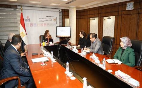 وزيرة التخطيط ومحافظ السويس يناقشان مستجدات الخطة الاستثمارية للمحافظة