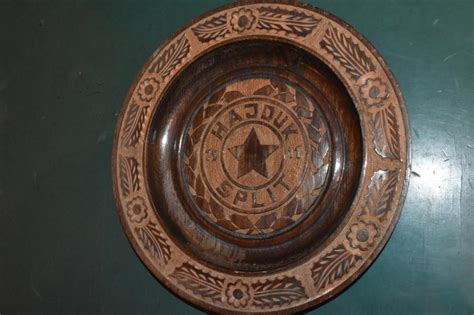 Hajduk Split 70te Drveni Zidni Tanjur Stari Grb Sa Zvijezdom Rijetko