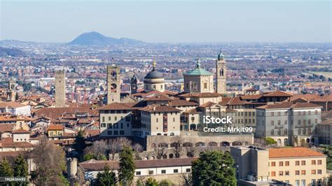 베 르 가모 이탈리아의 아름 다운 도시 중 하나 세인트 비질리오 힐에서 올드 타운 풍경 0명에 대한 스톡 사진 및 기타 이미지 0명 건축 경관 Istock