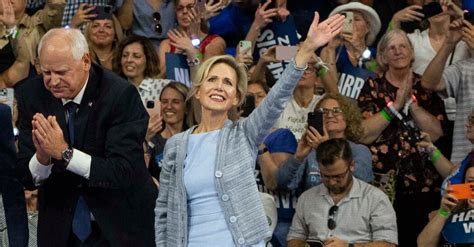 Gwen Walz Tim Walzs Wife Redefined The Role Of A Political Spouse In Minnesota The New York