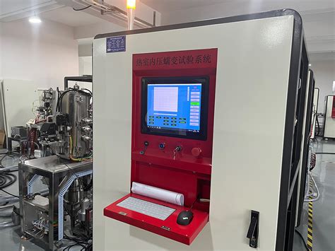 万斯得核电设备项目车间对核电检测设备进行技术参数的调试