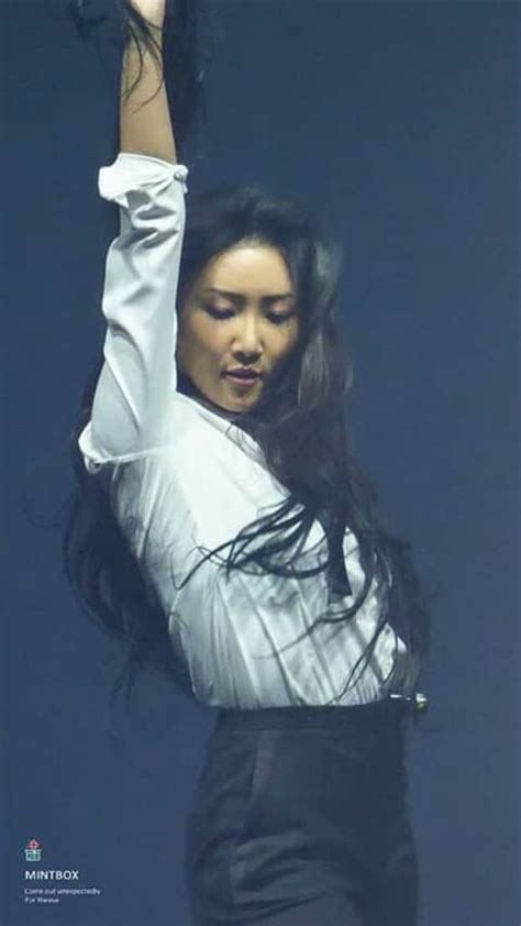 Pin By Tyzana Hampton On Mamamoo Hwasa Mamamoo South Korean Girls