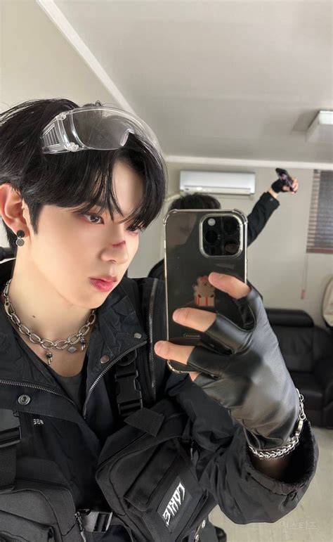 머리 기른 모습으로 축제에 등장한 남자 아이돌 인스티즈instiz 이슈 카테고리