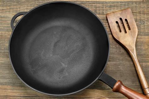 Как отмыть антипригарную сковороду: рабочий рецепт - Со Вкусом