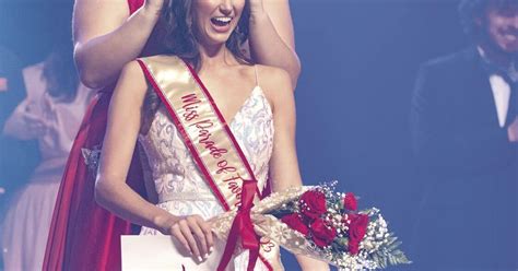 Cagna Crowned Lee Us Miss Parade Of Favorites 2023 News