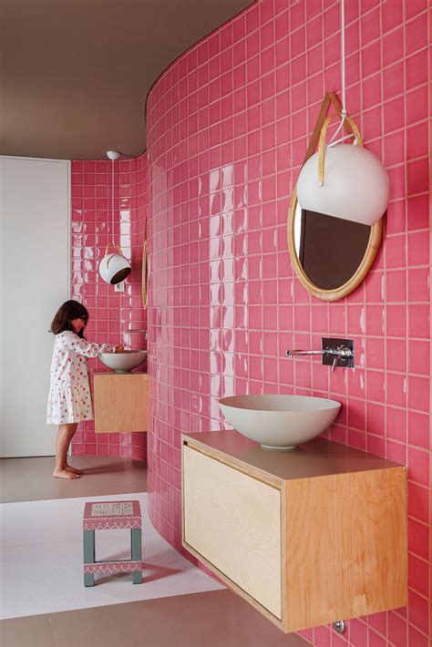 Casa Pátios De Pétalas Is Decorated With Flower Petal Walls