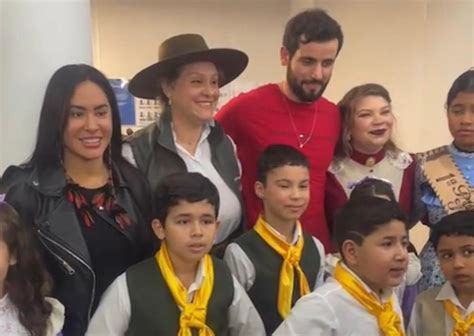 Matteus E Isabelle Recebem Uma Recepção Calorosa No Aeroporto De Uruguaiana