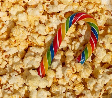 爆米花里的拐杖糖