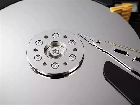 Western Digital targets 100TB disk drives with HAMR and HDMR ...