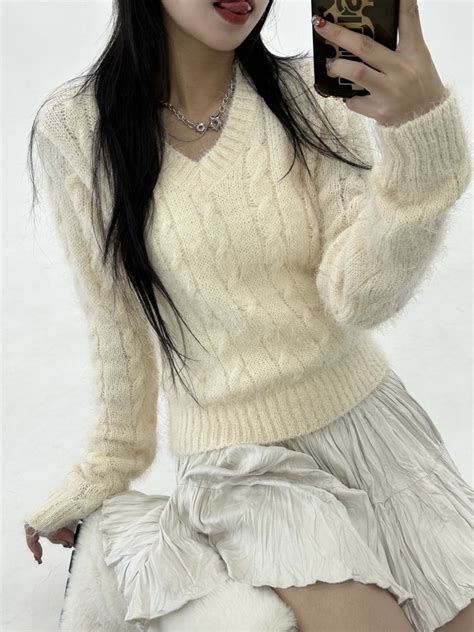 스노우 퍼 케이블 브이넥 세미 크롭 니트 티셔츠 4color 에이블리