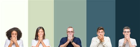 실수에 대 한 손으로 입을 덮고 다채로운 고립 된 배경 충격에 젊은 사람들의 그룹의 콜라주 비밀 개념입니다 가리기에 대한 스톡 사진 및 기타 이미지 Istock